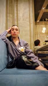 Facundo Ignacio El Diseñador Mendocino Que Rompe Moldes Y Usa Faldas Y Tacos Por Elección