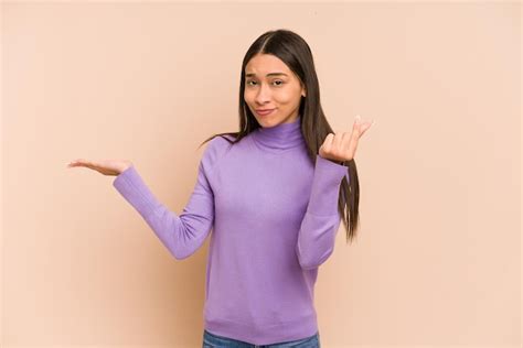 Premium Photo Showing That She Has No Money
