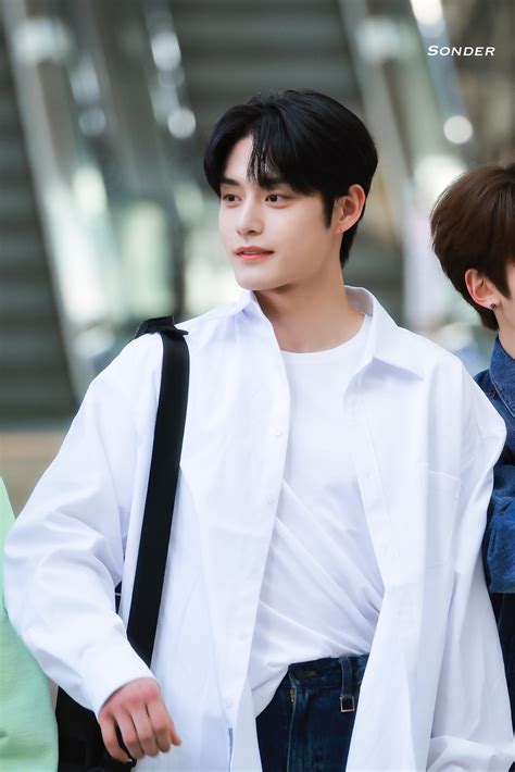 [잡담] 김지웅 진짜 잘생겼다 인스티즈 Instiz 연예 카테고리