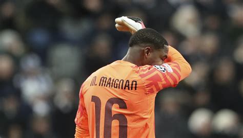 Χίλια μπράβο Σπουδαία κίνηση απάντηση στη ρατσιστική επίθεση κατά του