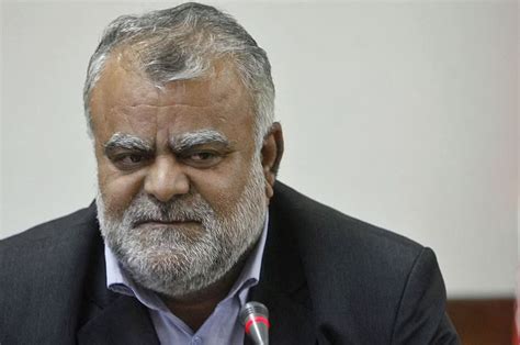 شاهد وزير إيراني يثير الجدل بصوره مع امرأة غير محجبة