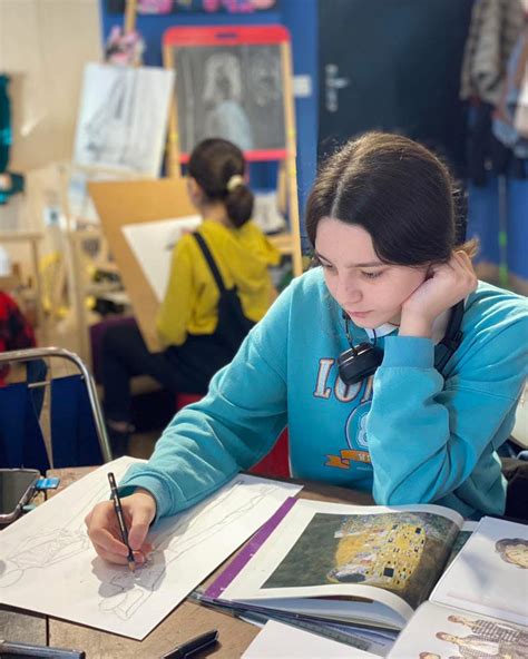 Intelligent 👗”სამოსის დიზაინის კურსი 8 დან 18 წლამდე მოზარდებისთვის 👑 👨‍🎨👩‍🎤აკადემიური ხატვა