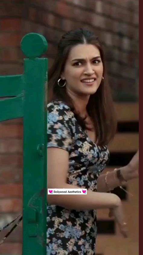 Kriti Sanon Bollywood Aesthetics Celebrity Hairstyles Actresses Celebrity Makeup