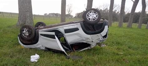 Accidente En Ruta 11 Dos Heridos Graves Al Volcar Un Auto Cerca De