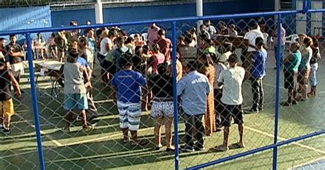 G1 Corpos dos seis jovens mortos em chacina são velados em Nilópolis