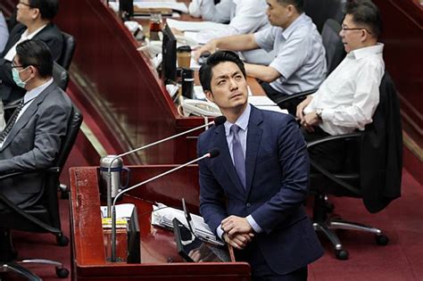 蔣萬安列席市政總質詢 議員出考題圖 中央通訊社 Line Today