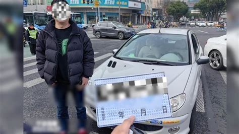 男子开车打电话被拦，一查竟是无证驾驶凤凰网视频凤凰网
