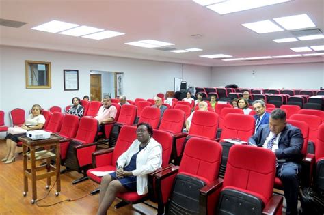 Facultad de Enfermería de la Universidad de Panamá convoca reunión con los directores de los