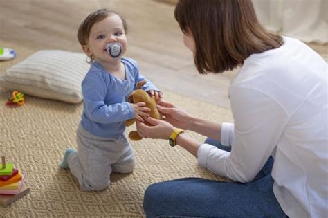 20 Ejercicios De Estimulación Temprana Para Bebés De 0 A 6 Meses