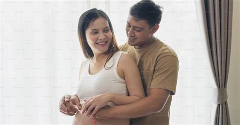 배꼽 센티미터를 측정하는 젊은 임산부 건강 관리 및 임신 관리 사진 Unsplash의 임신한 이미지