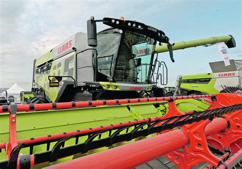 Claas Debuts Lexion 8900 Combine The Western Producer