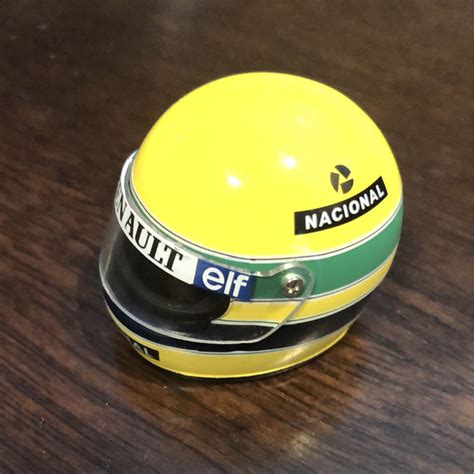 Miniatura Capacete Ayrton Senna Em Metal Escala 1 8 Shopee Brasil