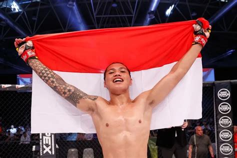 Cekikan Maut Cornellius Aritonang Kalahkan Hepburn Di Cage Warriors 171