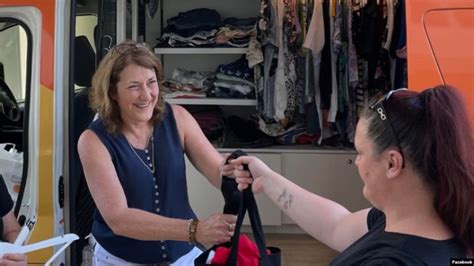 Thread Together Toko Keliling Yang Tawarkan Pakaian Baru Dan Gratis Di