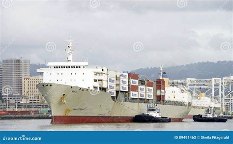 Matson Cargo Ship MAUI Entering The Port Of Oakland Editorial Stock