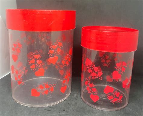 Två burkar med lock RETRO Plastburkar med loc Köp på Tradera