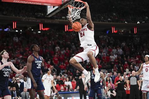 No 10 St Johns Blows Out Uconn 89 75 For Regular Season Sweep