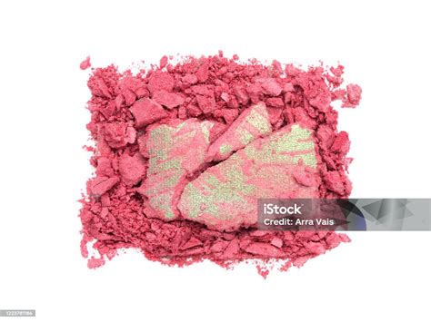 흰색에 분리 된 화장품의 샘플로 건조 분쇄 붉은 아이 섀도우 아이섀도에 대한 스톡 사진 및 기타 이미지 아이섀도 반짝이 색상 견본 Istock