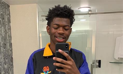 Após sair do armário rapper Lil Nas X rebate comentários homofóbicos