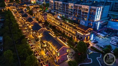 青春集市点亮夜经济