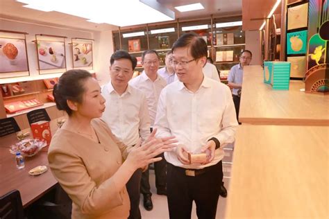 省市场监督管理局党组书记、局长沈海斌率队赴通州区食品生产企业调研 南通麦蒂酥食品有限公司