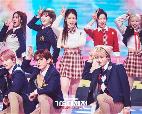 더쿠 오랜만에 보는 것 같은 시상식 남돌x여돌 콜라보 무대
