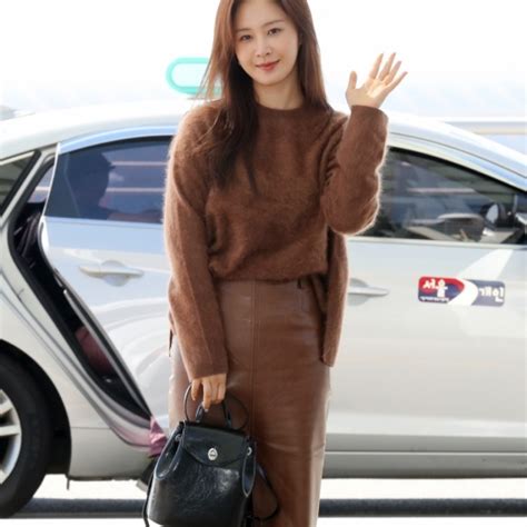 Content 소녀시대 유리 공항패션 스커트·가방·부츠 Walaland왈라랜드