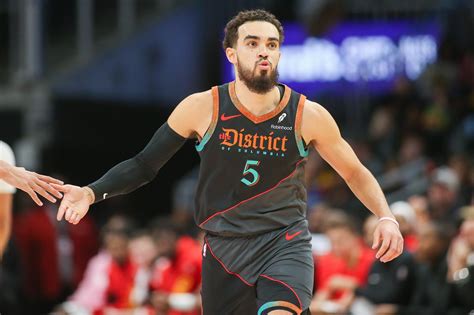 纽约记者：尼克斯队也对自由球员泰厄斯·琼斯感兴趣 Nba 雷竞技