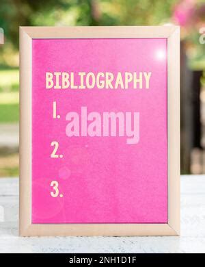 Handgeschriebenes Schild Bibliografie Geschäftsübersicht eine Liste