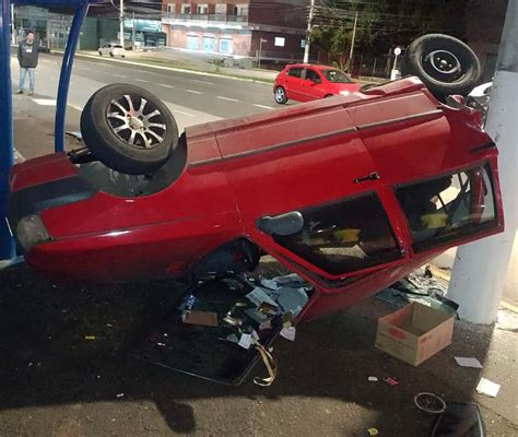 Homem Fica Ferido Após Carro Capotar Em Avenida De Gravataí Giro De
