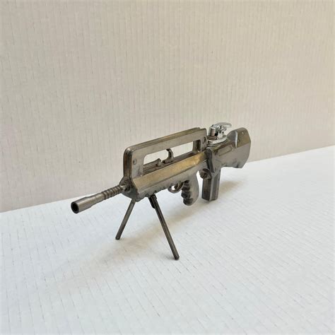 Vintage Famas Rifle De Asalto Encendedor Años 80 Japón En Venta En 1stdibs