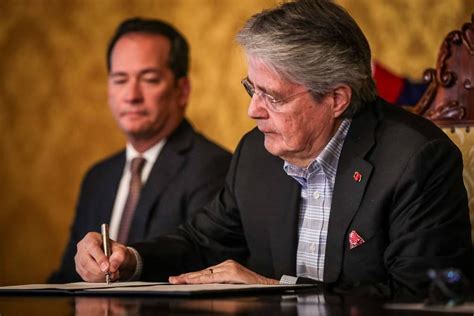 Lasso emite reglamento a Ley de Comunicación que crea el mecanismo de protección para