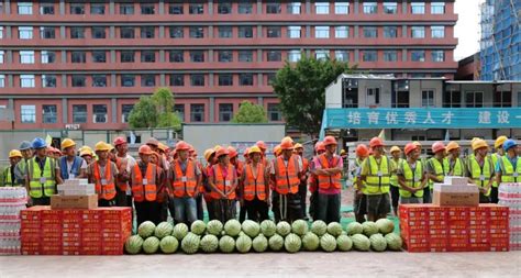 重庆海吉亚医院为二期项目建筑工友送健康、送清凉 重庆海吉亚医院