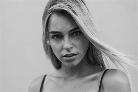 Model Women Elizabeth Turner Face 1080p Portrait Monochrome Hd
