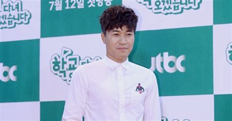 T포토 김종민 최대한 진지표정학교 다녀오겠습니다