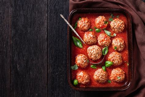 Тефтели в томатном соусе в духовке – простой и вкусный рецепт, как ...