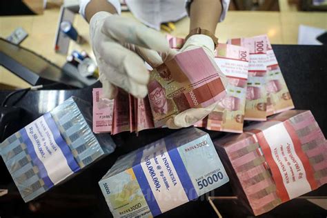 Rupiah Ditutup Melemah Nyaris Balik Ke Level Rp15 000