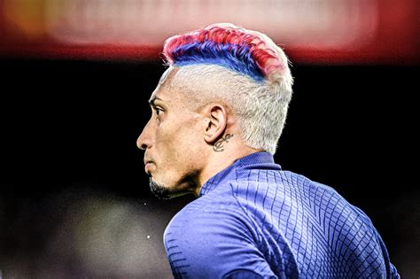 درخواست رافینیا از هواداران بارسلونا برایم شعار مخصوص بسازید طرفداری