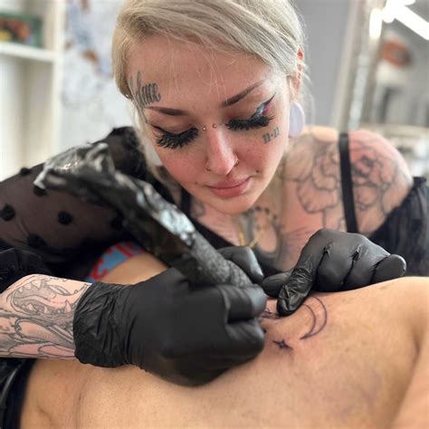 Naomi Ferrara Tattoo Karlsruhe Karlsruhe
