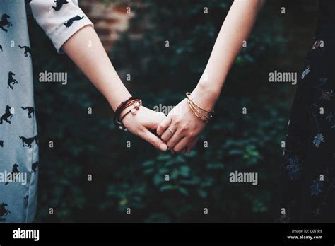 Two Girls Holding Hands Tumblr Two Women Holding Hands Dark Images