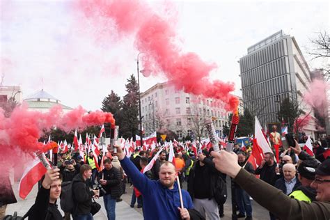 Warszawa protestujący rolnicy pod Sejmem Podlaskie24