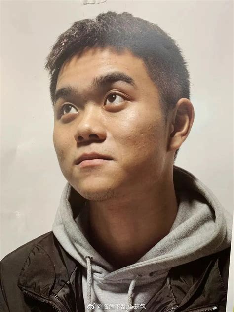 素描男青年头像