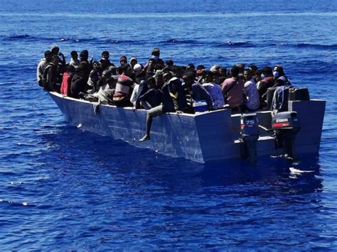 سي ووتش تتهم إيطاليا بإعادة نحو 30 مهاجراً إلى ليبيا بشكل غير قانوني