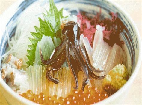 鱿鱼活切摆盘做刺身日本被砍头的鱿鱼怎么还能跳舞 探秘志