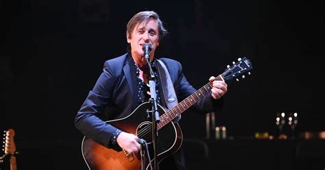 Jai la gorge qui se noue Thomas Dutronc rend un hommage poignant à