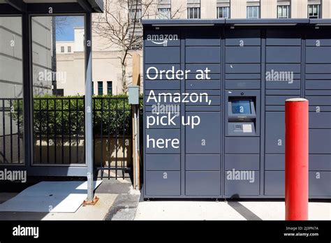 An Automated Self Service Amazon Hub Locker The Amazon Lockers Store