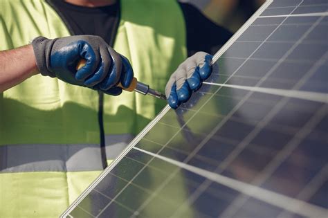 Guia sobre a manutenção e limpeza dos painéis solares