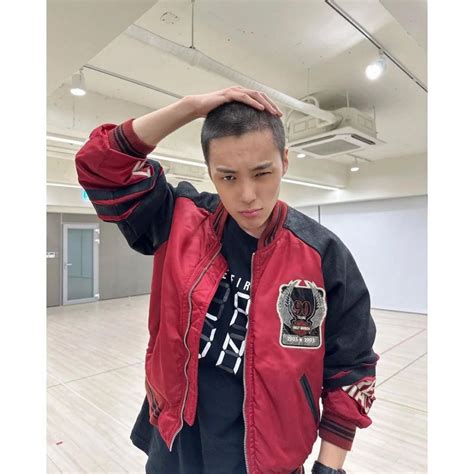 Monsta Xs Minhyuk Updates Fans With A Short Buzz Cut Ahead Of His