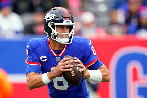 Daniel Jones Injury Update Giants Qb Moves Well During Wednesday