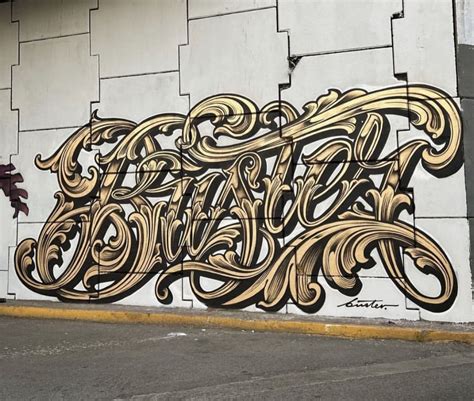Graffiti With Gold And Black Lettering Kunst Instagram